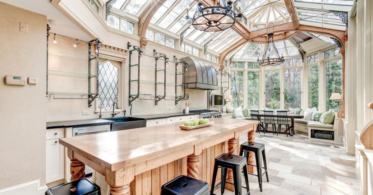Best New Listings: Solar Panels and Solarium Spaces