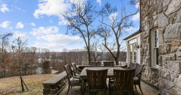 This Week's Find: A Castle on The Road That Became MacArthur Boulevard