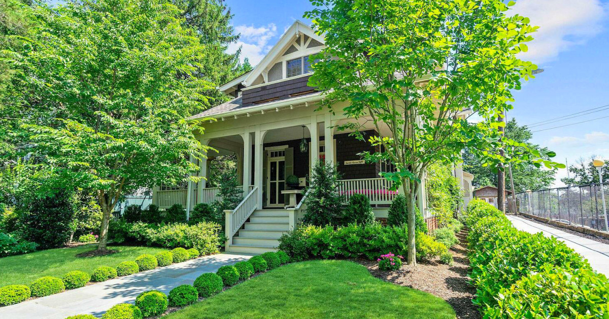 Trump Signs Executive Order Targeting Wall Street Home Buyers